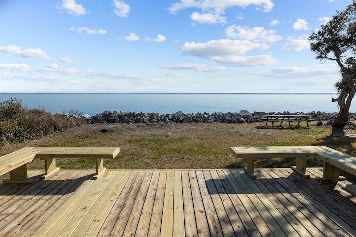 Sound Front "Pelicans Roost" - Harkers Island, NC
