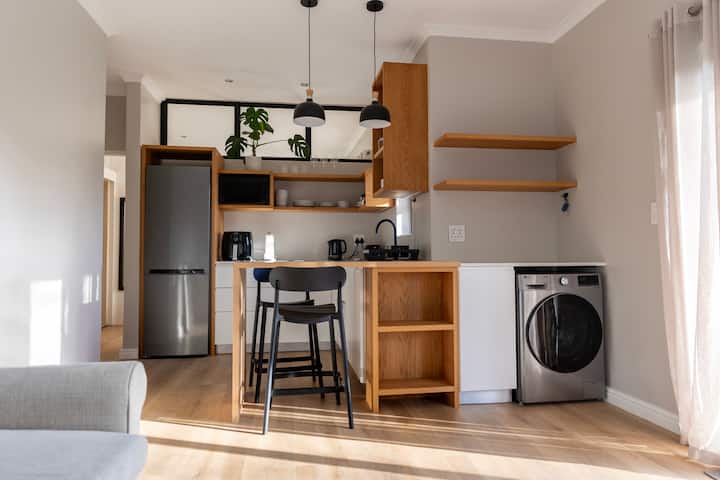 Modern Flatlet In Blomvlei - Western Cape