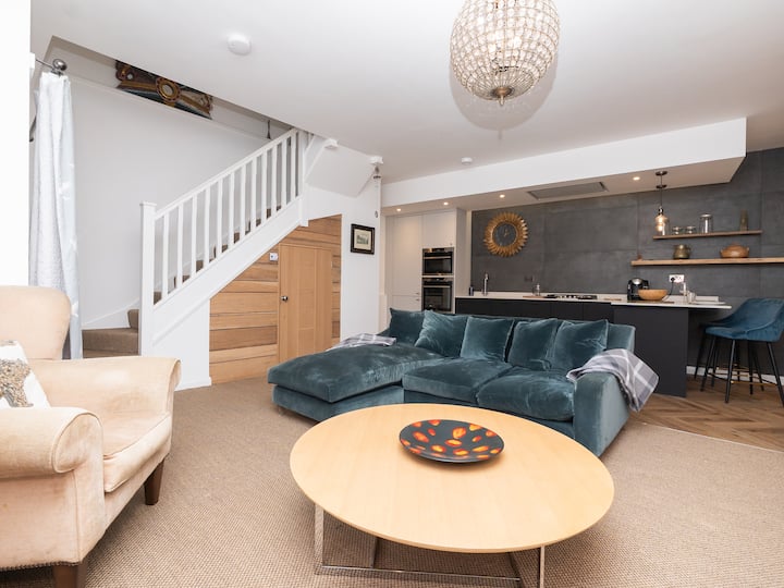 Fabulous 2 Bedroom House In A Central Location - Bath