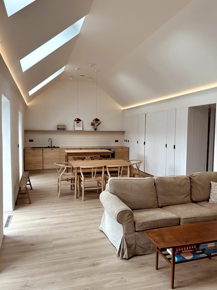 Red Tin Roof Cottage, Portnoo Donegal.
Sea->5mins - Portnoo