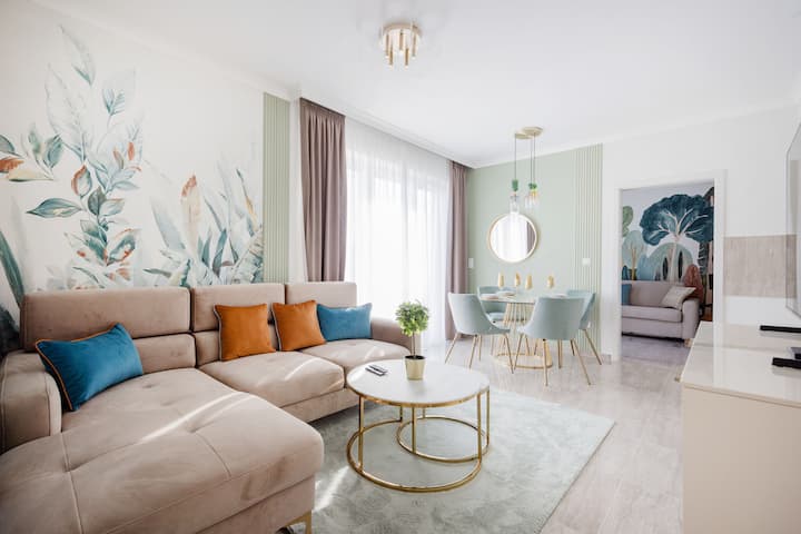 Your Ideal City Escape With Parking Included - Budapest