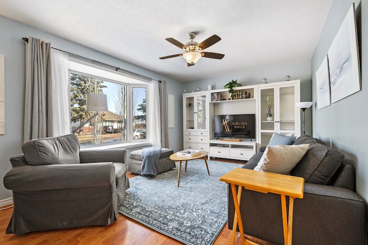 Blackfalds Bungalow | Outdoor Fire Pit | Central - Lacombe