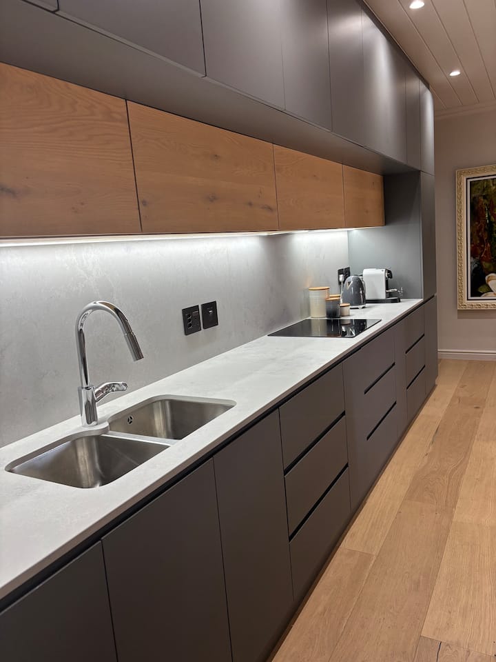 Modern Living In Central Town - Stellenbosch