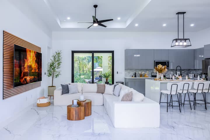 Peace Luxury Villa | Top Area | 6ppl | Bbq | Patio - Lehigh Acres, FL