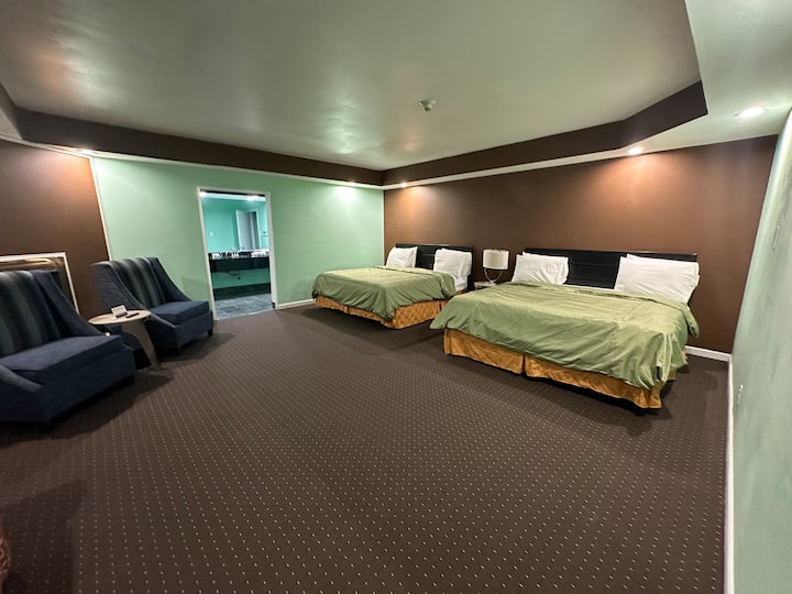 Double King Suite With Fireplace - Harrisburg, PA