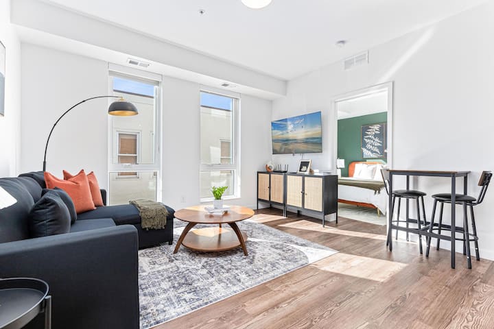 1bed/1bath Apt+ Pool + Bryant Square Park+ Parking - Minneapolis, MN