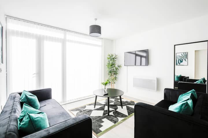 Stunning 4 Bed Apartment With Courtyard - Liverpool
