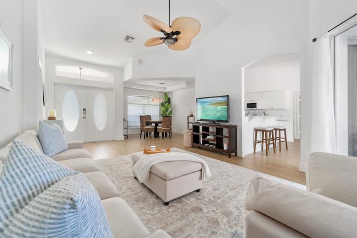 Waterfront W/pool & Patio - Close To Everything - Naples, FL