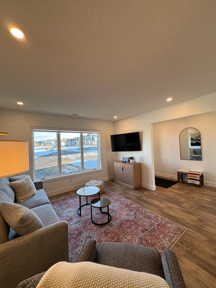 Spruce Meadows Acreage Home! - Okotoks