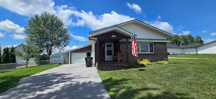 Eastman Getaway Small Town Charm - Harpers Ferry, IA