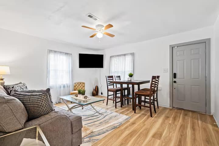 Jj's Cozy Bungalow - Mobile, AL