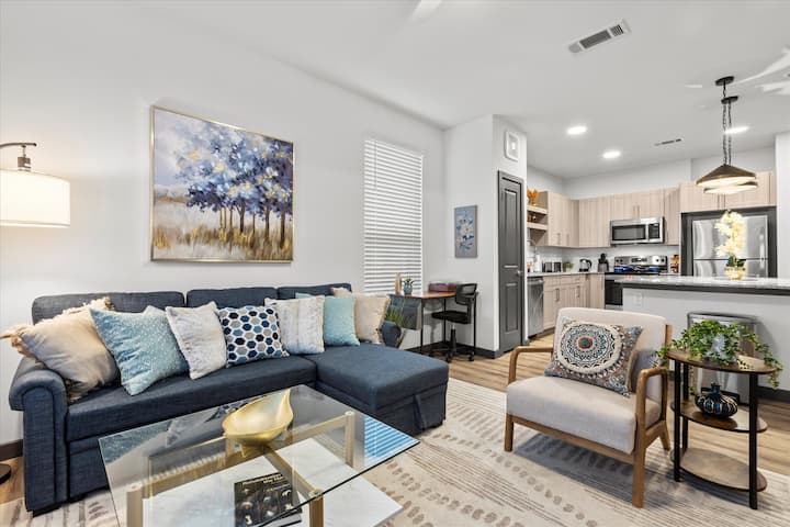 Cozy 1br | Pool, Gym, Parking - Denton, TX