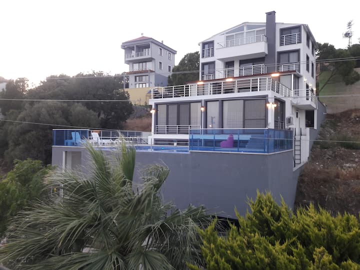 Gruplara Müstakil Havuzlu Vi̇lla - Bademli