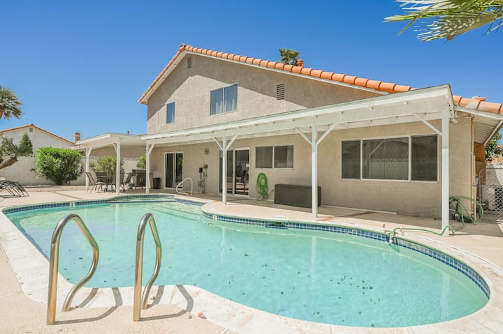 Hidden Gem 5br W/ Pool, Spa & Games – Strip Close! - Henderson, NV