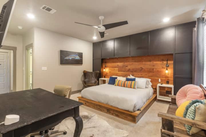 The Happy Hideaway - College Station, TX