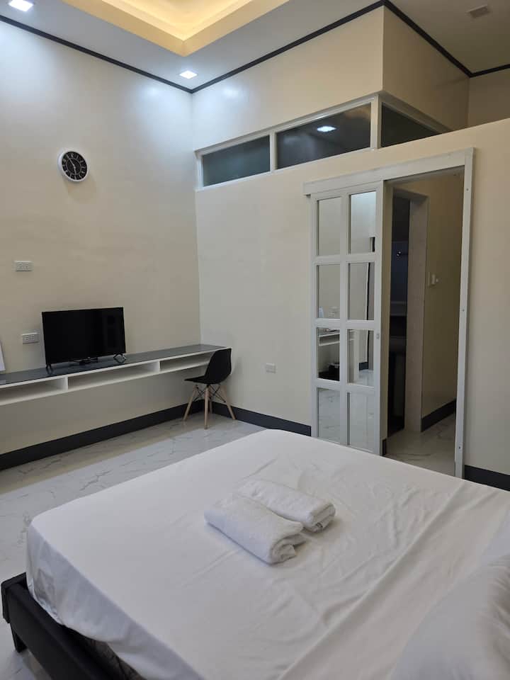 1br Safe & Clean+smarttv+parking - Tarlac City