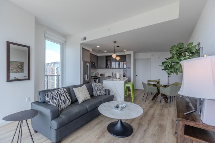 Luxury 2br/2ba | Stunning Dc City Views + Balcony - Washington, D.C.