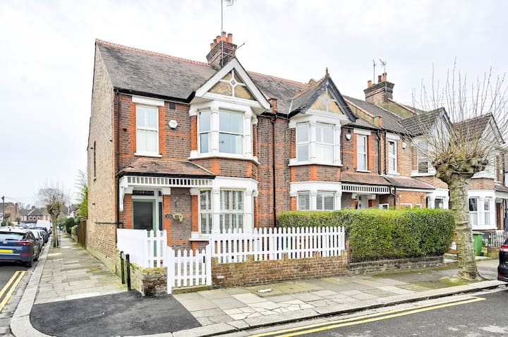 Charming Family Home - Harrow