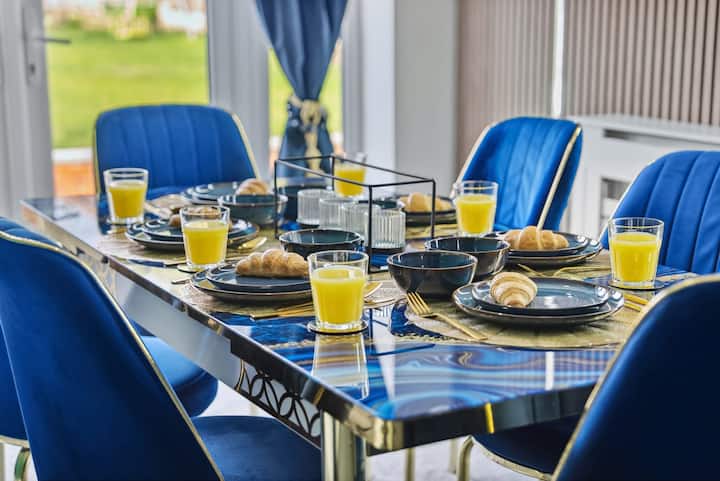 7br Home-contractor's Sleeps 26 - Solihull