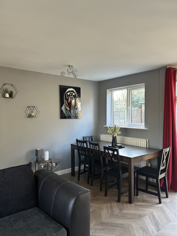 3 Bedroom House - Near Gatwick - Horsham