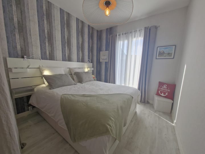 Les Volets Bleus De Lochrist - Plougonvelin