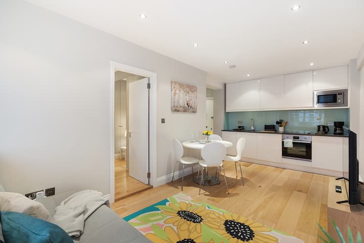 Stunning 1br In Heart Of Chelsea - Chelsea