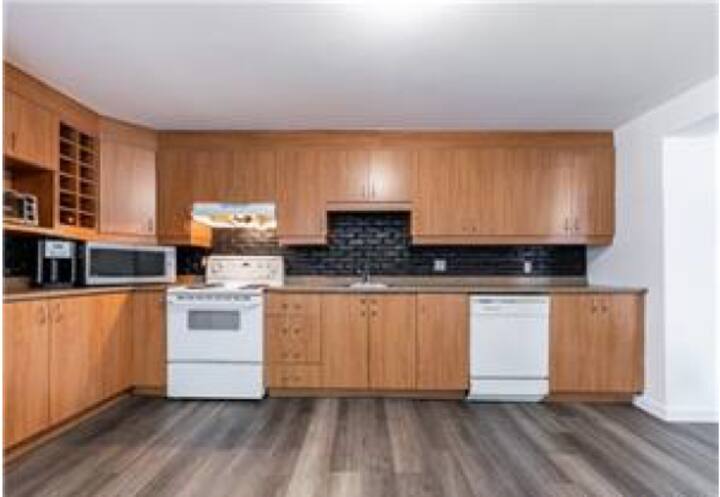 Maison 5 Chambres - Proche Métro - Montreal