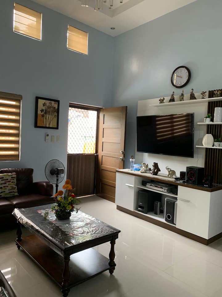 Cozy House In Cainta - Taytay