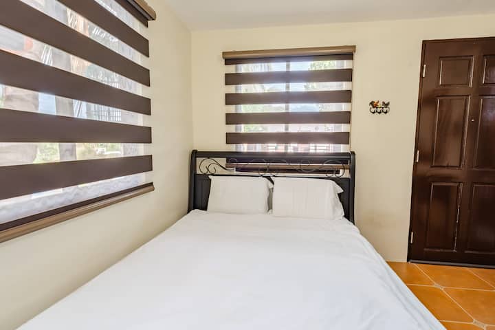 Rm 2 Pool View Room Paradise Oasis - Badian