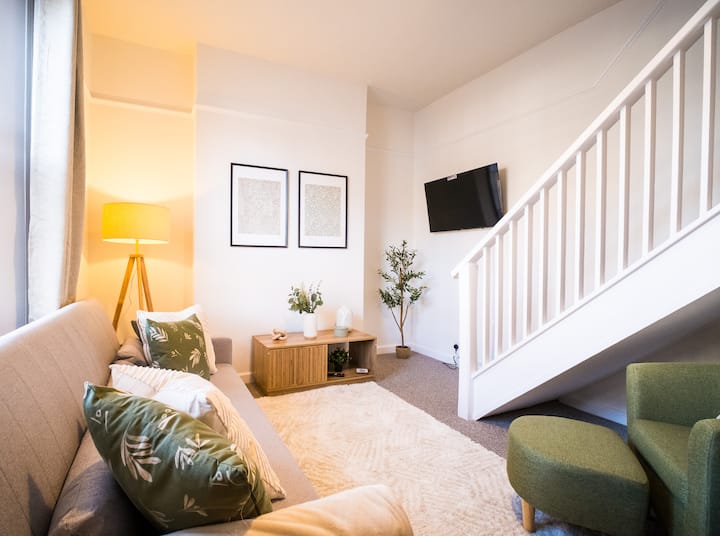 Stylish 1 Bed Apartment + Free Parking & Wifi - Gloucester