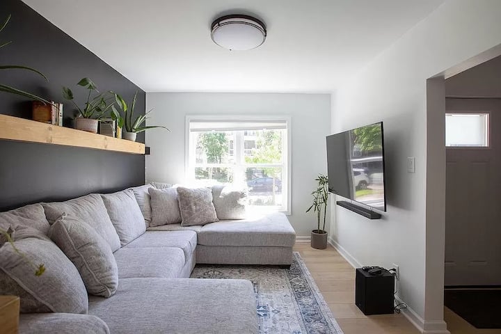 Stylish Uptown 3-br Near Lake! - Plymouth, MN
