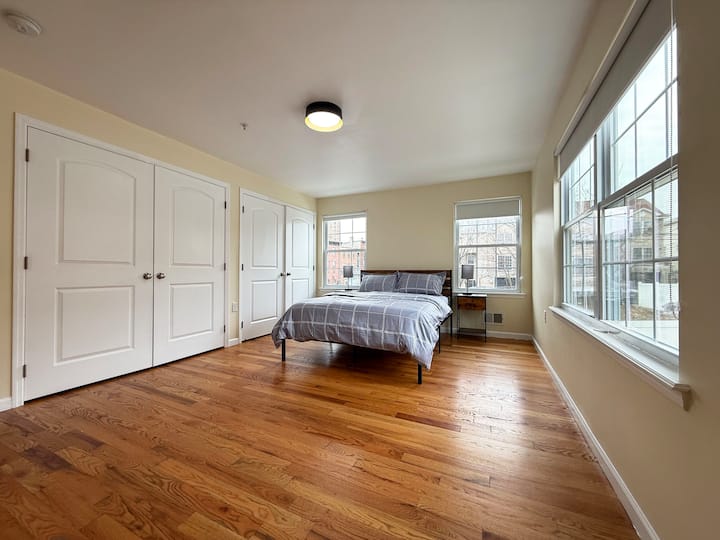 Centrally Located Spacious House - New York