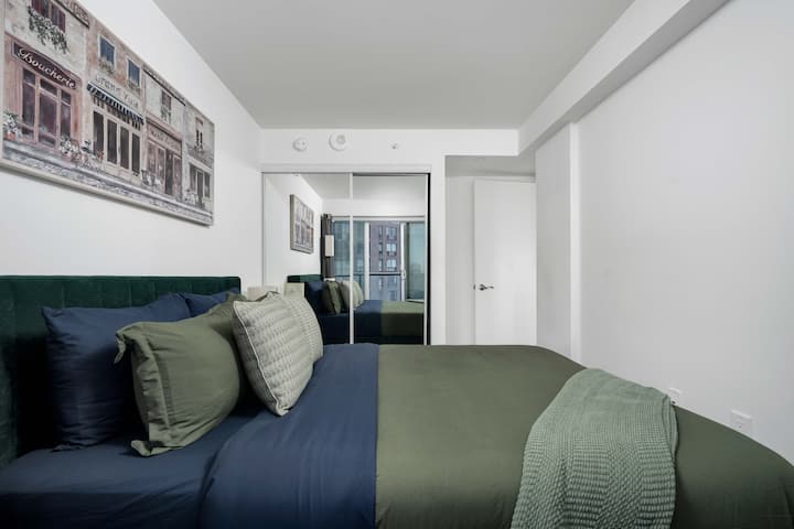 Queen Bed And Sofa Bed With View - Port Hope