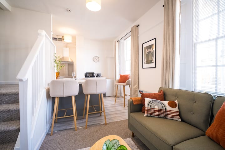 Luxury 2 Bed Apt Nr University Free Parking & Wifi - Gloucester, UK