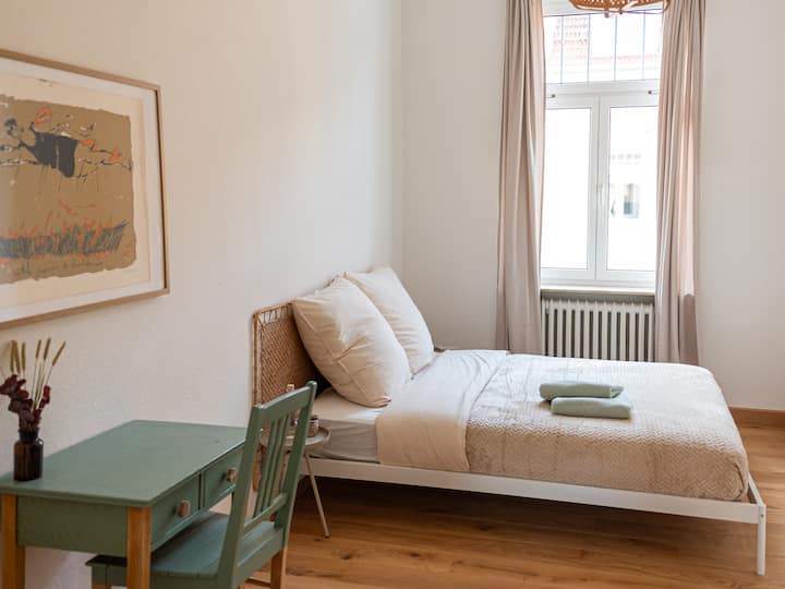 Helles Altbauzimmer, Zentral - Karlsruhe