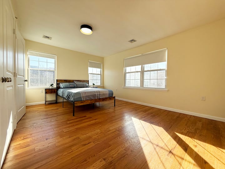 Cozy Apt With Free Parking - Newark, NJ