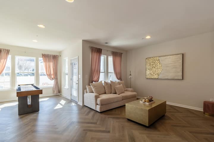 Spacious Townhome W/hot Tub Near Dc & Annapolis - Columbia, MD