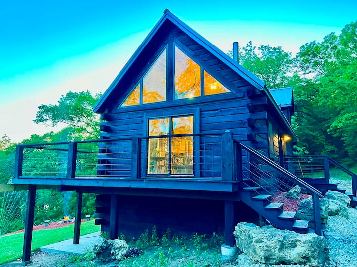 Black Bear With Hot Tub Jacuzzi - Iowa