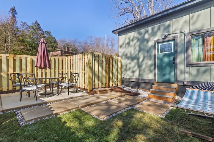 Paris Mountain Tiny Home - Travelers Rest, SC