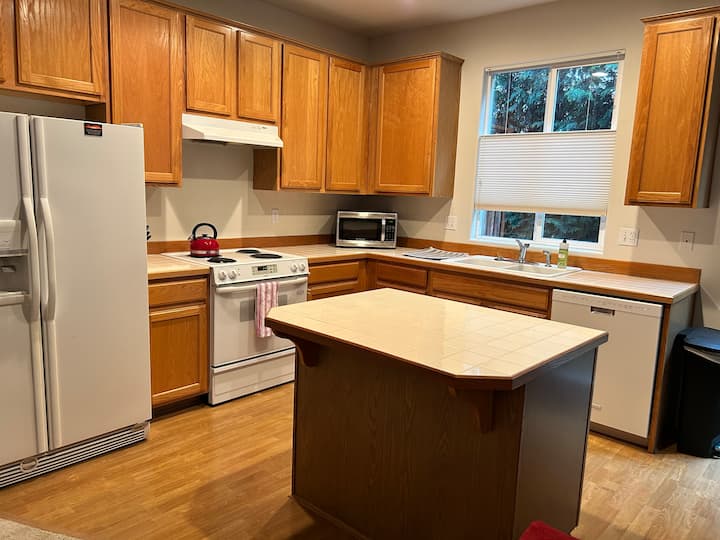 Cozy Eastside Townhome - Gresham, OR