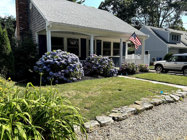 Cutest Cape Cottage - Falmouth, MA