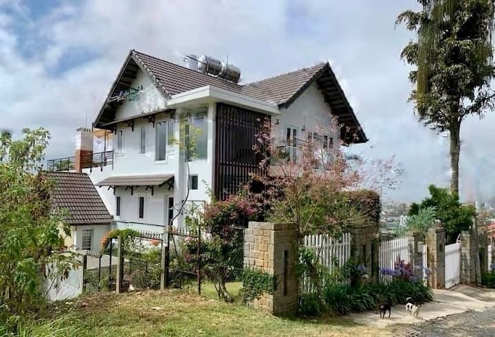 Green Melody Villa - Winter Apt - 달랏