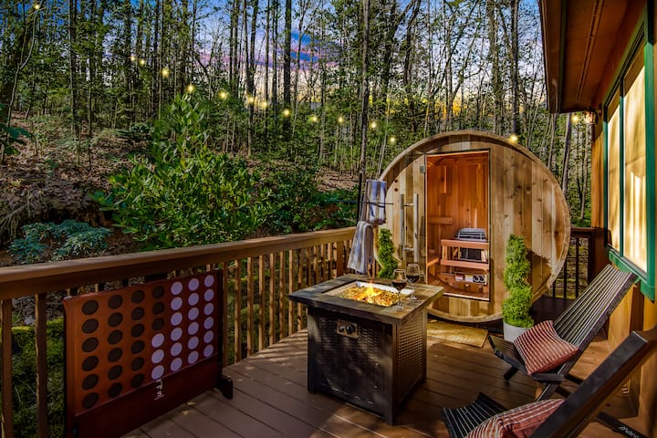 Romantic Retreat | Hot Tub | Sauna | Firepit | Art - Blue Ridge, GA