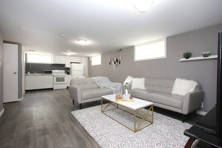 Quiet & Private Basement Suite - Whitby