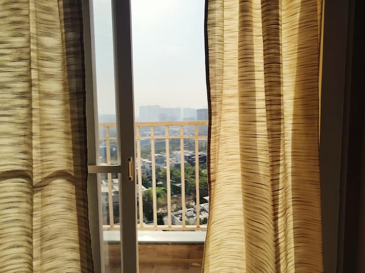 Sunrise Serenity: Spacious Skyline Room @Hyd - Hyderabad