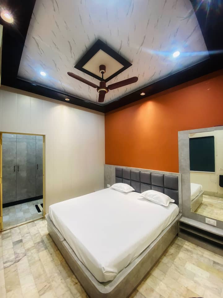 Peaceful Stay In City Centre- Param Hans Villa - Varanasi