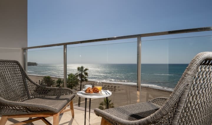 Luxueux Appartement En Première Ligne De Mer - 埃斯特波納