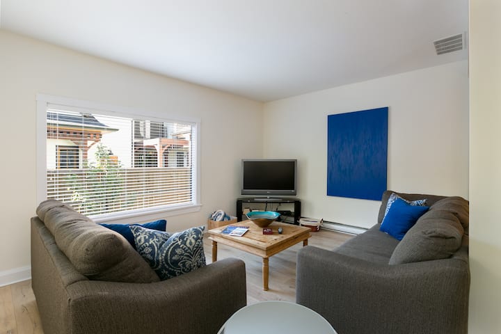 Guest House Steps From The Beach - Kelowna
