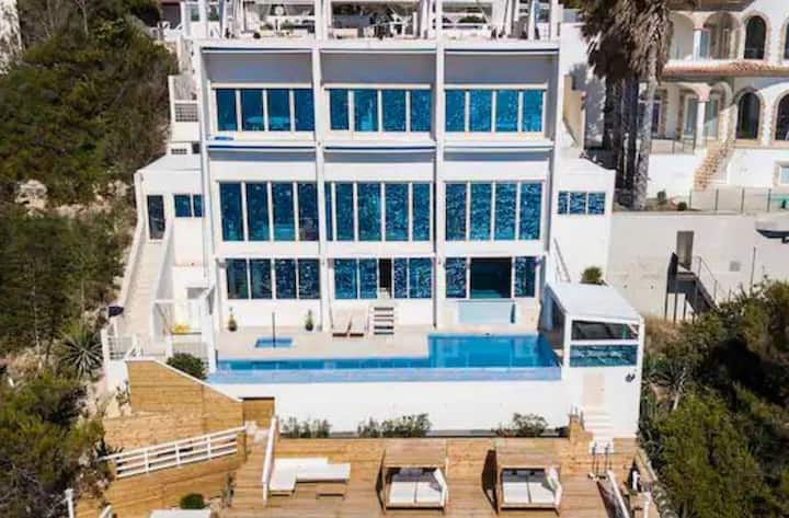 Exclusive Seafront Villa • Private Pool • Gym•bbq - Palma Nova
