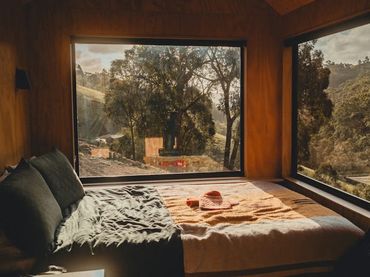 Secluded Designer Off Grid Cabin - Broadford, Australia